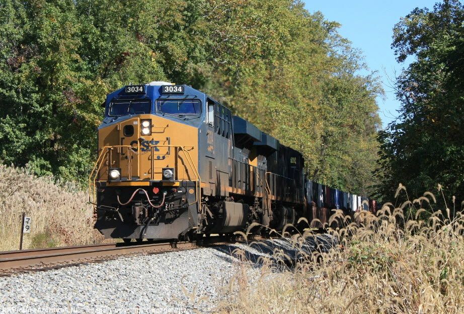 CSX 3034 and train Q141